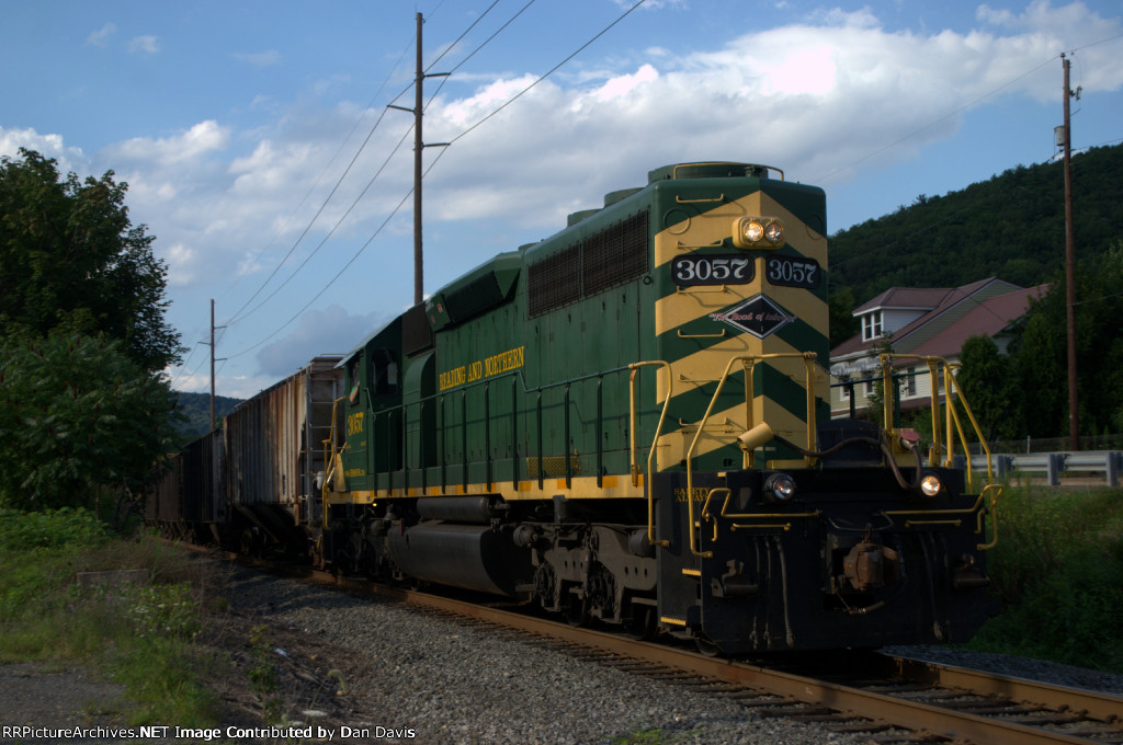 RBMN SD40-2 3057 leads QARG-14